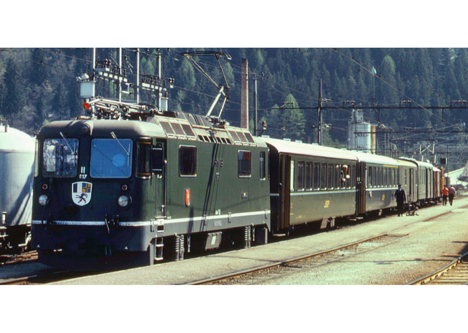 Bemo 1258115 RhB Ge 4/4 II 615 Lok Klosters grün